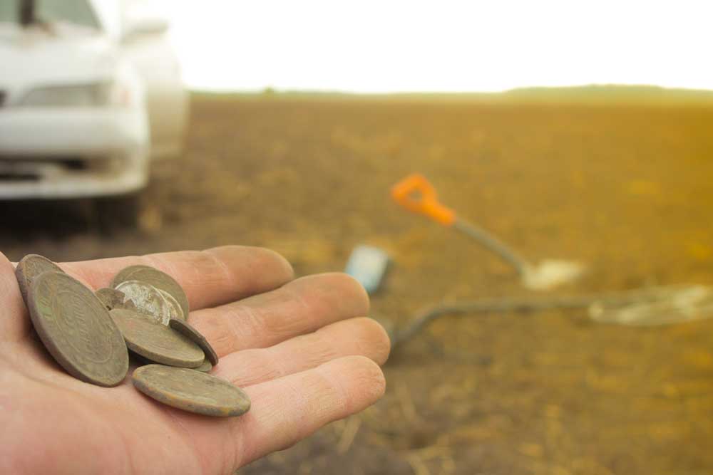 Metal Detecting Tips (with 10 Easy Tips for Gold Hunting)